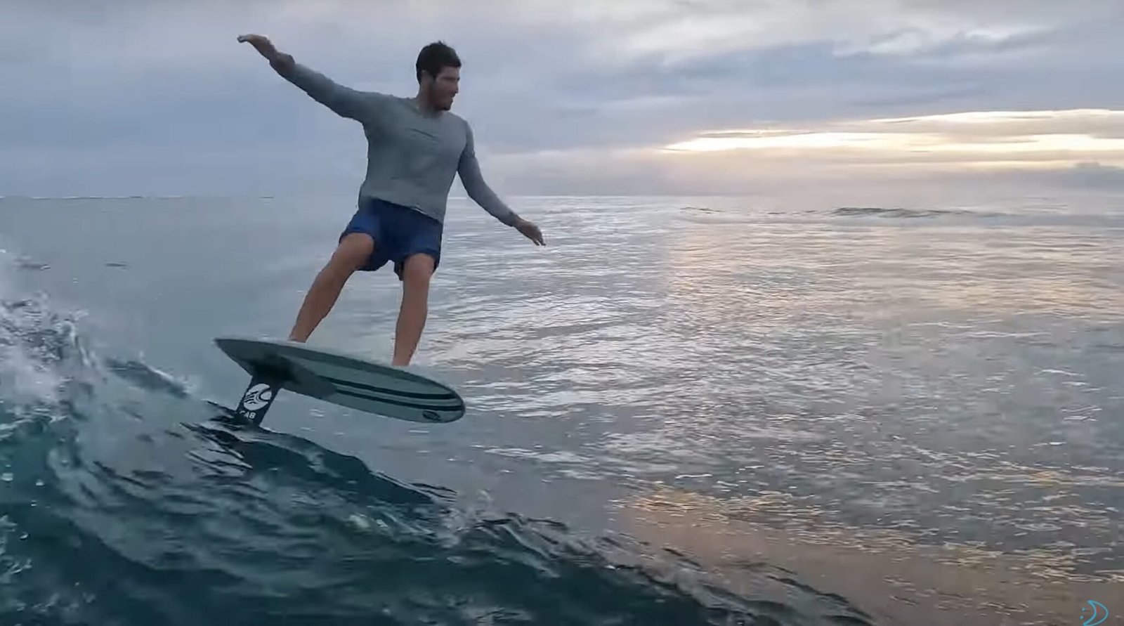 Dominando el Surf Foil: Técnicas y consejos esenciales